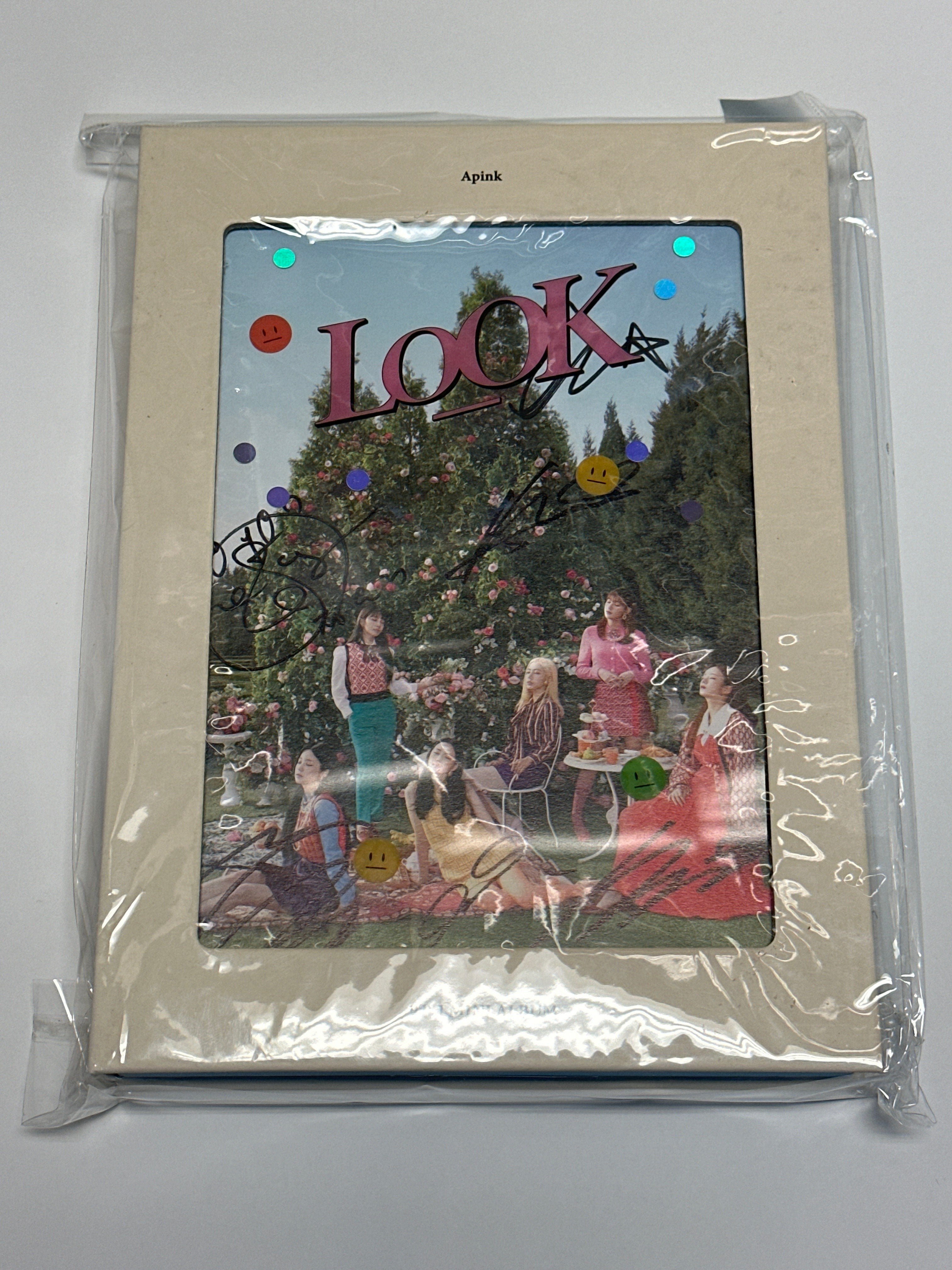에이핑크 (Apink) - LOOK 9TH MINI AUTOGRAPHED ALBUM – KPOP Store in USA